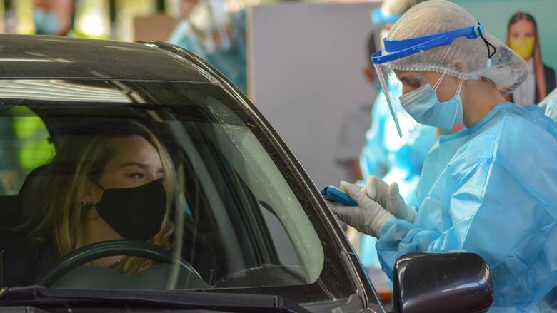 Rapid Test για Covid-19 από την Κινητή Ομάδα Υγείας του ΕΟΔΥ στο Δήμο ...