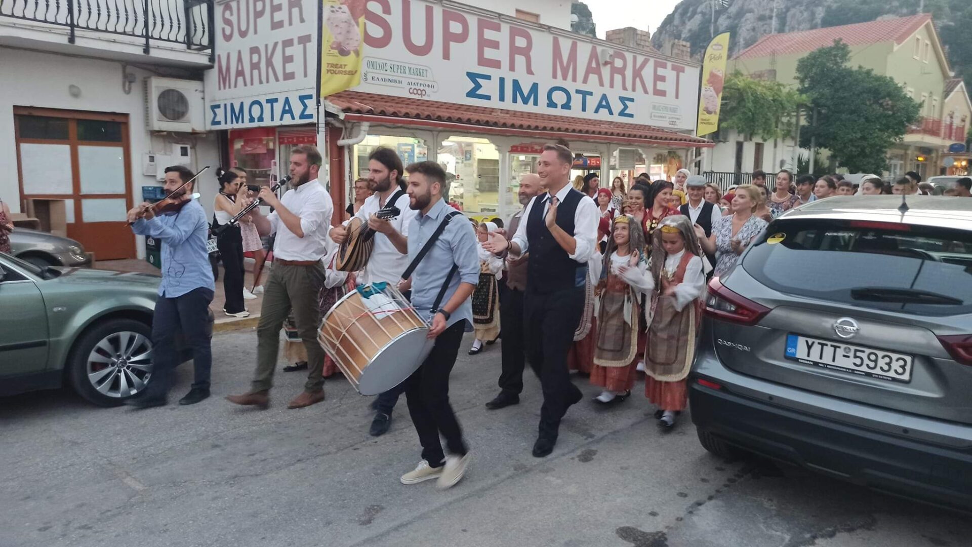 Μαγευτική μουσικοχορευτική παράσταση από τον σύλλογο "Το Αράκλι" στον ...