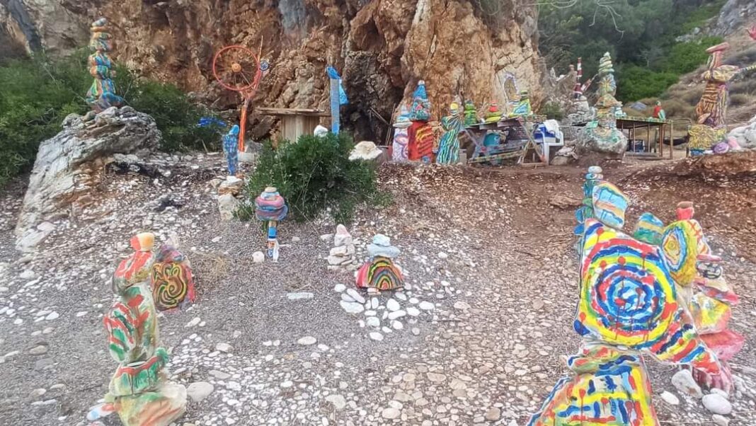 Οι καλλιτεχνικές δημιουργίες του Γιάννη Θεοτοκάτου στον Πόρο Κεφαλονιάς ...