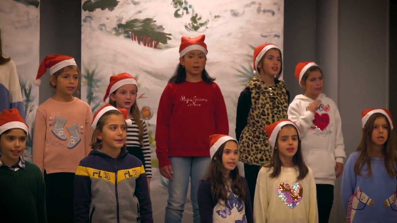 Χριστουγεννιατικες μελωδίες από παιδικές χορωδίες των Δήμων Αργοστολίου ...