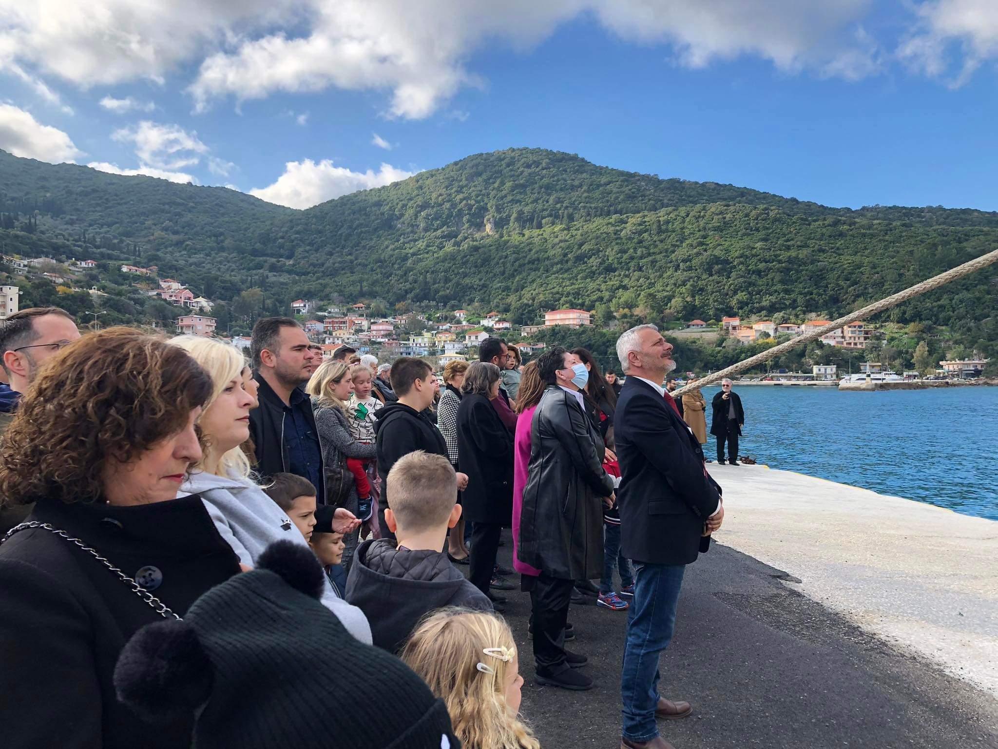 Σε εορταστικό κλίμα έγινε ο Αγιασμός των Υδάτων στον Πόρο Κεφαλονιάς ...