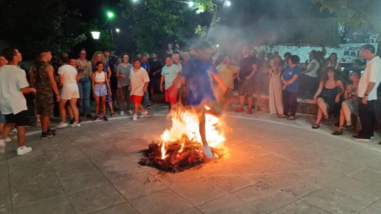 Με λαμπρότητα, μεγάλο κέφι & φωτιές γιορτάστηκε ο Αϊ Γιάννης ο ...