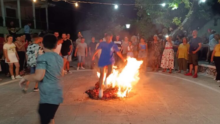 Με λαμπρότητα, μεγάλο κέφι & φωτιές γιορτάστηκε ο Αϊ Γιάννης ο ...