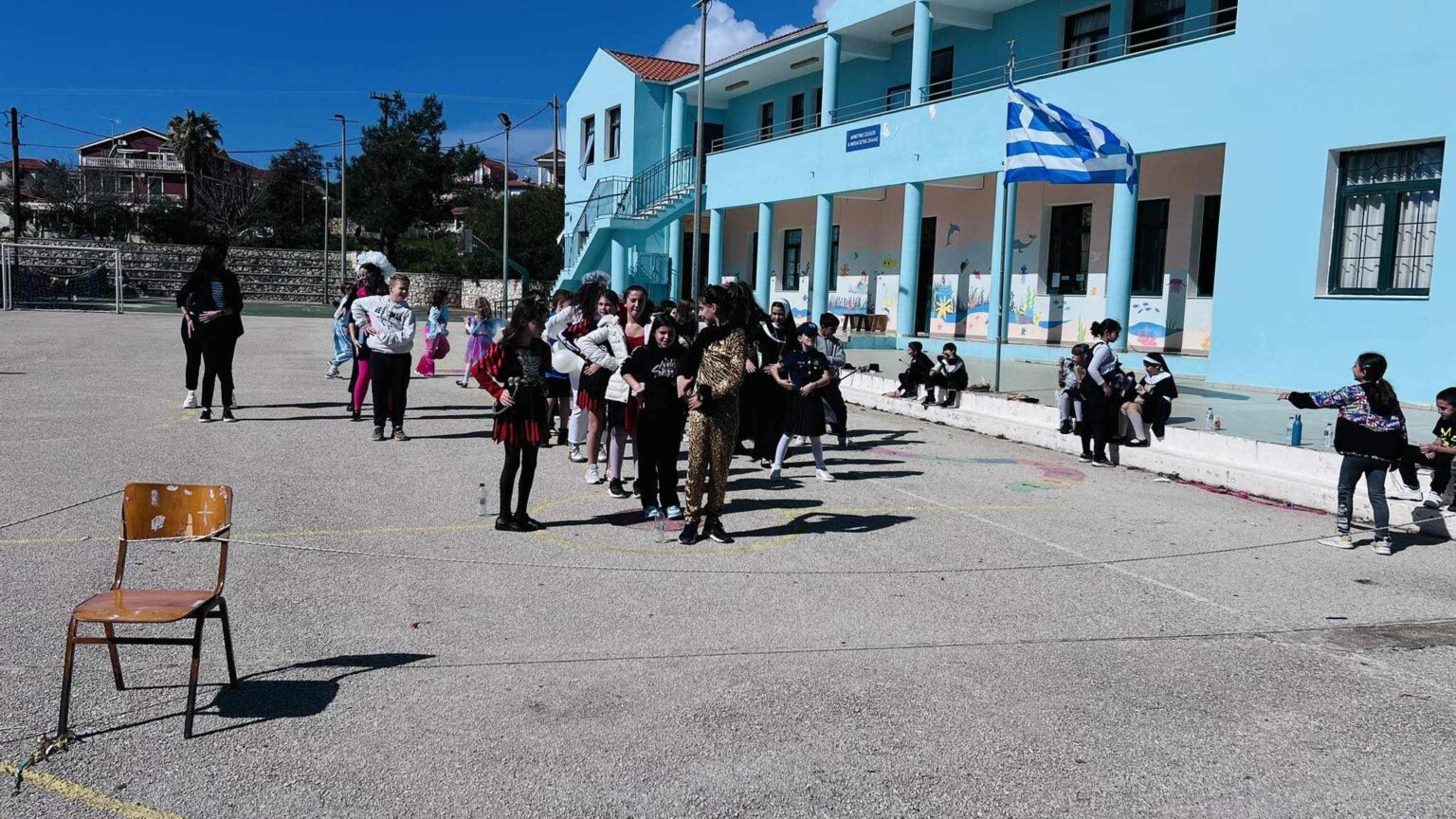 Με χορούς, αποκριάτικες στολές & διασκέδαση τσίκνισαν τα παιδιά του ...