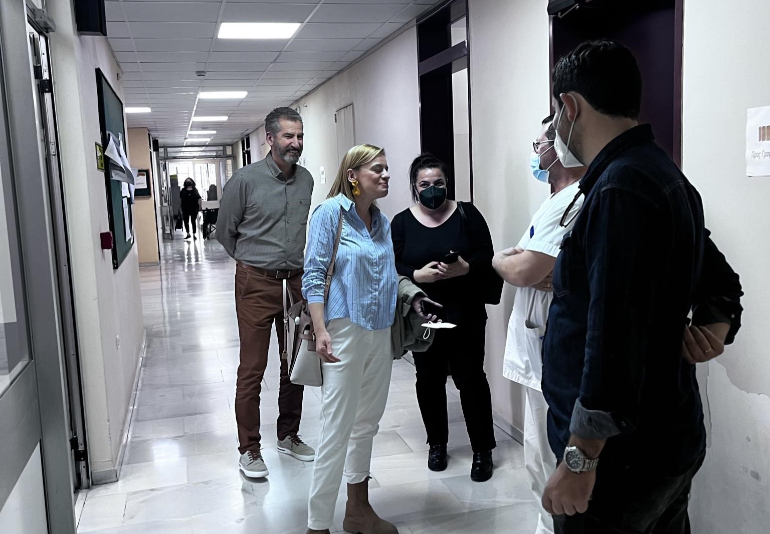 Η επίσκεψη της Αγάθης – Ρόζας Βρεττού στο Γενικό Νοσοκομείο Κεφαλληνίας ...