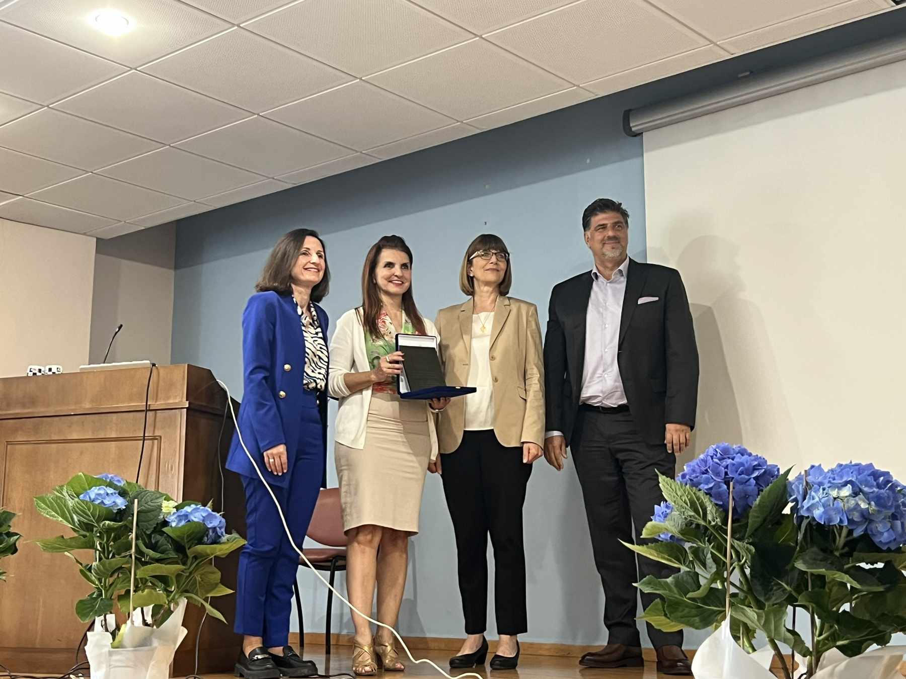 Βράβευση της Μονάδας Εφηβικής Υγείας από το Ινστιτούτο Ψηφιακής ...