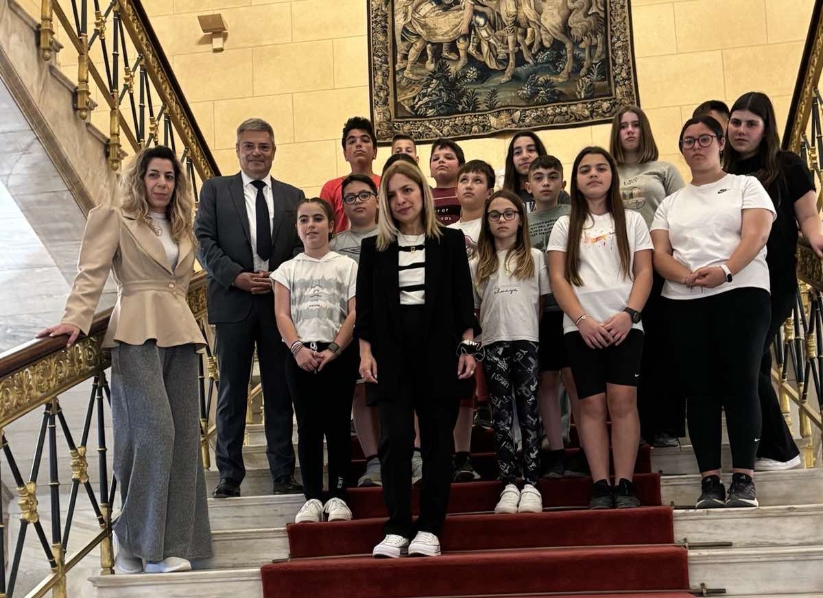 Ο Παναγής Καππάτος υποδέχτηκε στη Βουλή των Ελλήνων το 1ο Δημοτικό ...