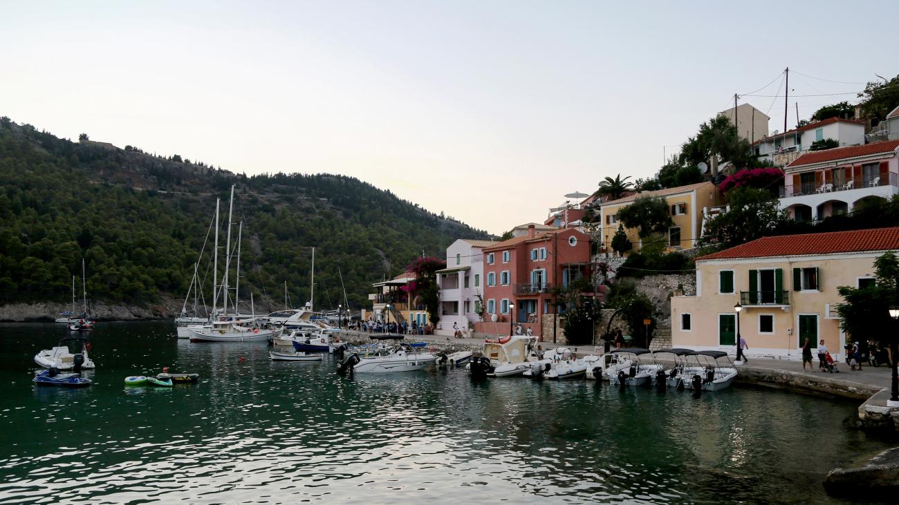 Η Άσσος της Κεφαλονιάς ένας από τους ομορφότερους παραλιακούς ...