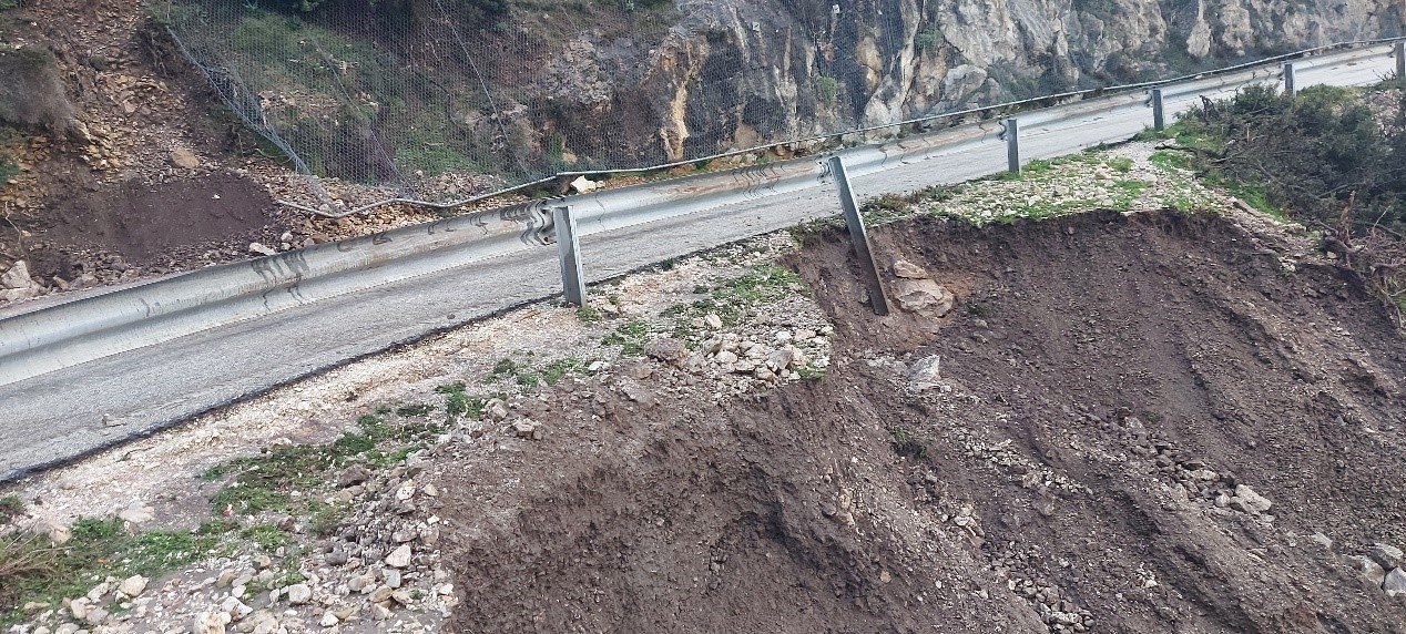 Κατολισθήσεις στον Επαρχιακό δρόμο Κεφαλονιάς: Από τη γέφυρα του Χάρακα ...