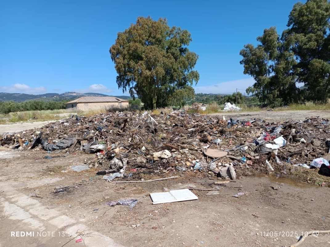 Φωτιά στα Σφαγεία Ληξουρίου: Όταν η "διαχείριση" απορριμμάτων στο Δήμο ...